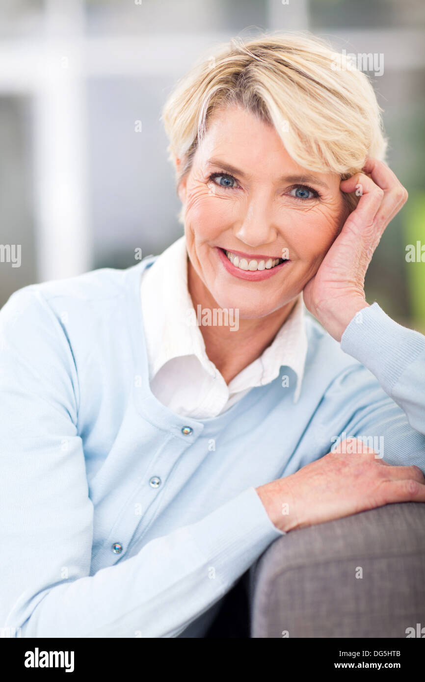 Mature elegant woman portrait hi-res stock photography and images - Alamy