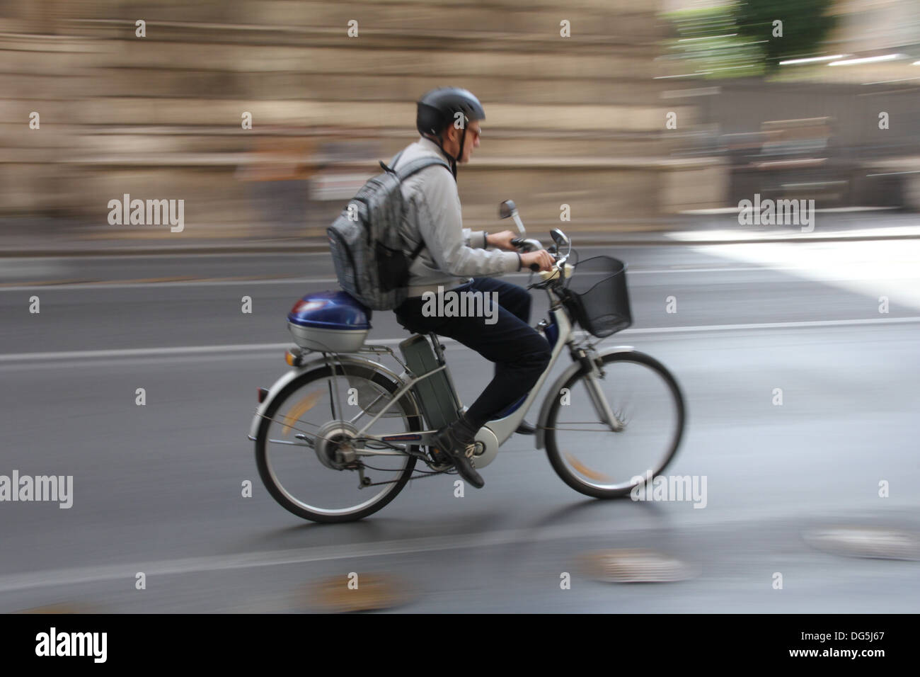 Battery assisted bike hi-res stock photography and images - Alamy