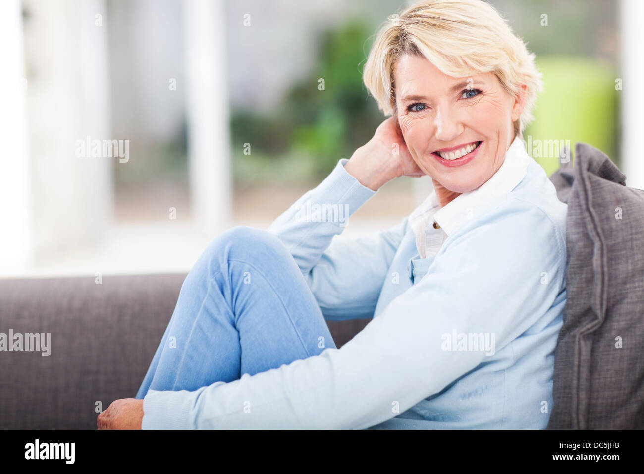 Attractive middle aged woman hi-res stock photography and images - Alamy