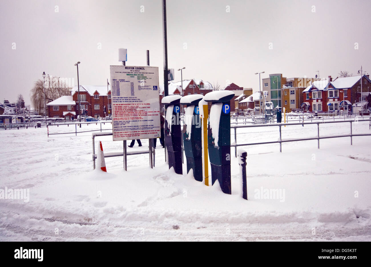 Snow covers the streets of London, 2nd of February, 2009,the heaviest ...