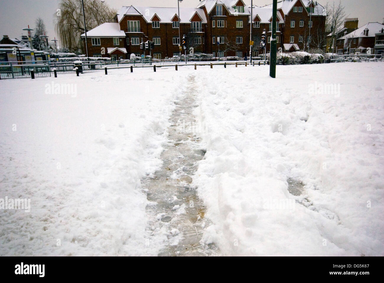 Snow covers the streets of London, 2nd of February, 2009,the heaviest ...