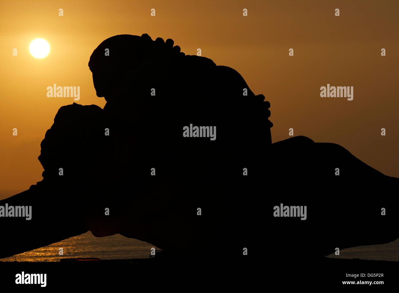 Silhouette of sculpture "The Kiss" ("El Beso") at sunset, Parque del ...