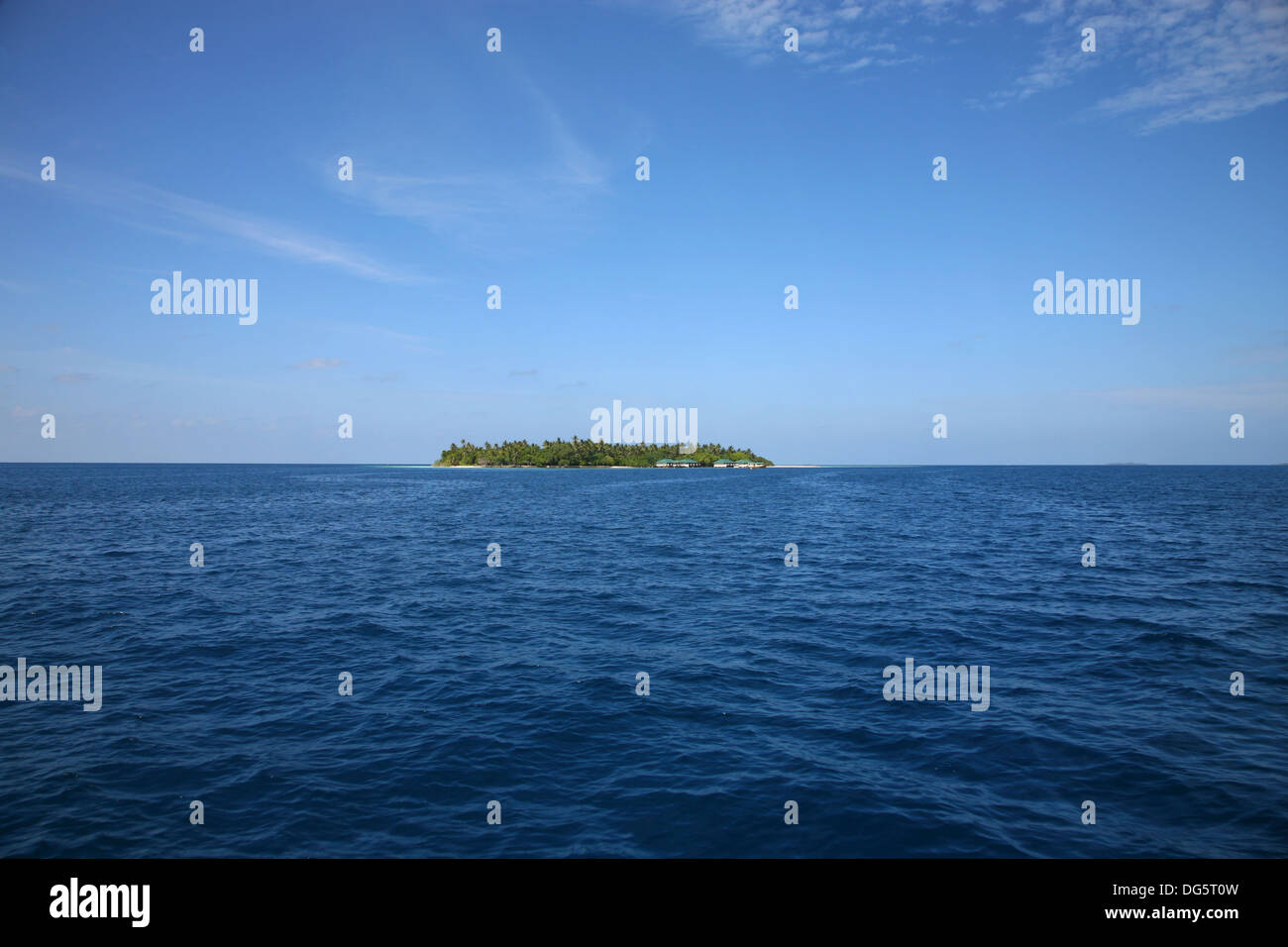 Island of Embudu in the Indian ocean Stock Photo - Alamy