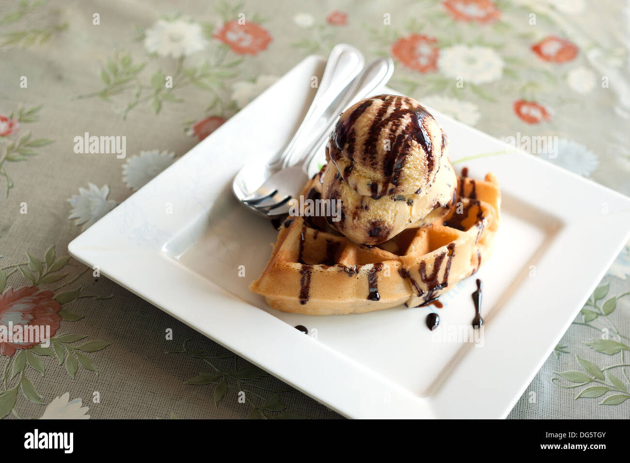 Ice cream wafer hi-res stock photography and images - Alamy