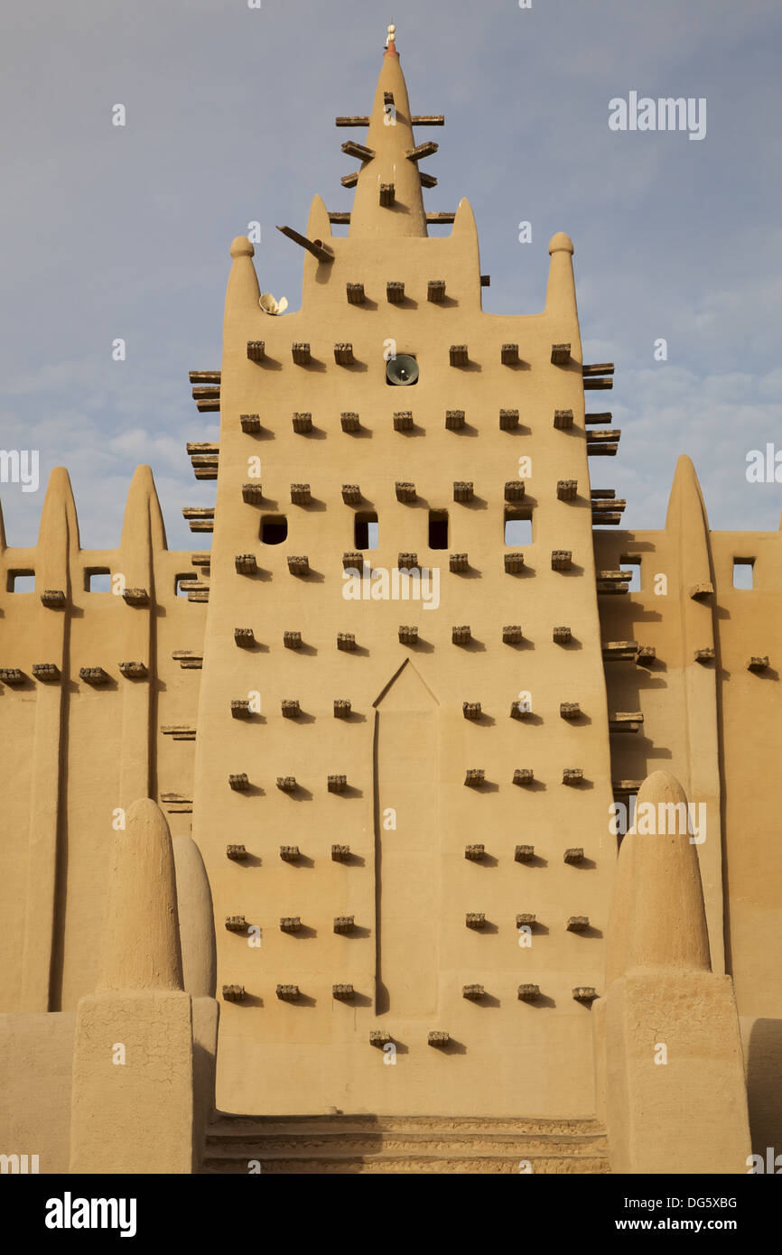 The big mosque in Djenné and the traditional mud building in Mali Stock ...