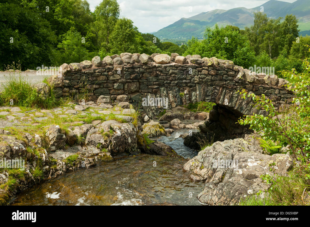 District lake english bridge view iconic hi-res stock photography and ...