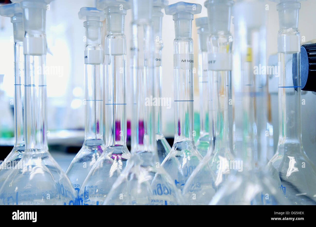 Chemical characterization hi-res stock photography and images - Alamy