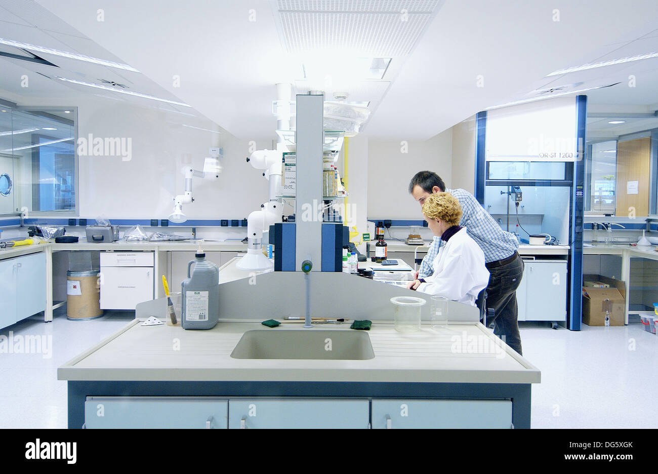 Adhesives hi-res stock photography and images - Alamy