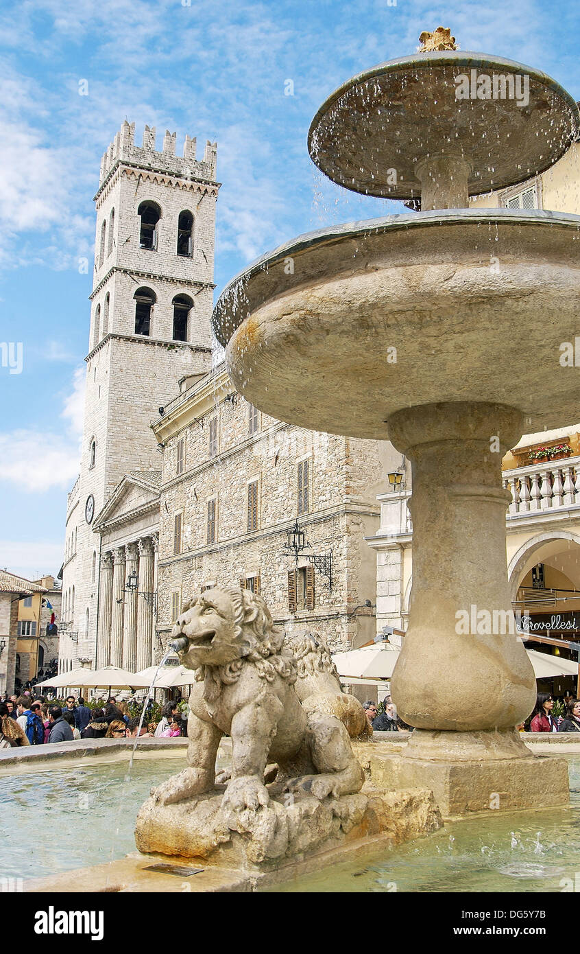 Piazza del Comune with Palazzo del Capitano del Popolo and Temple of ...