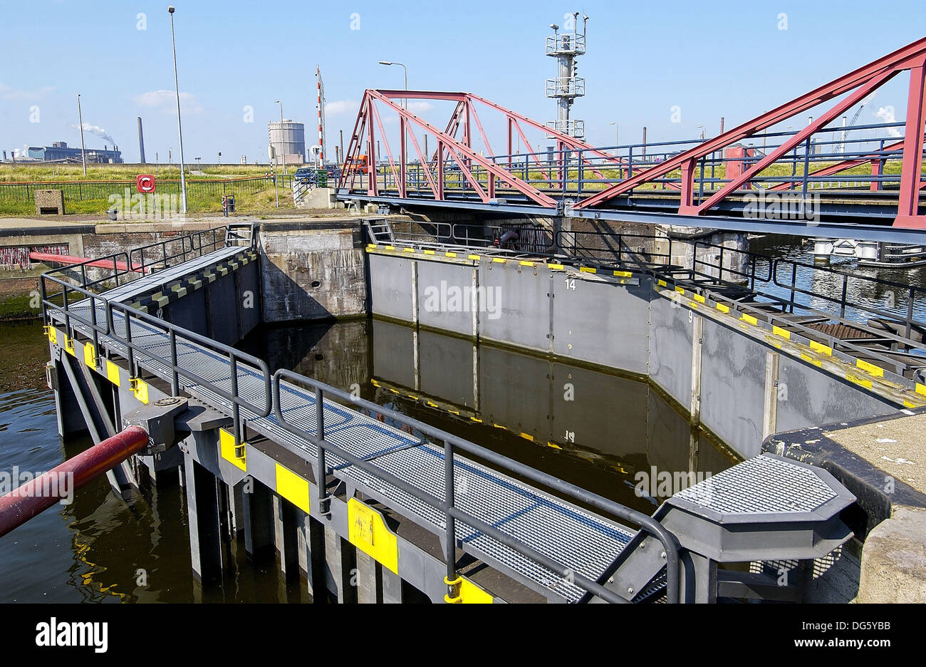 Noordersluis (Northern Lock) in Noordzeekanaal (North Sea Canal ...
