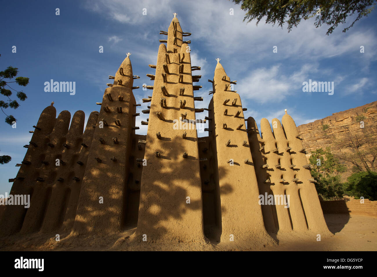 Mosque dogon village mali hi-res stock photography and images - Alamy