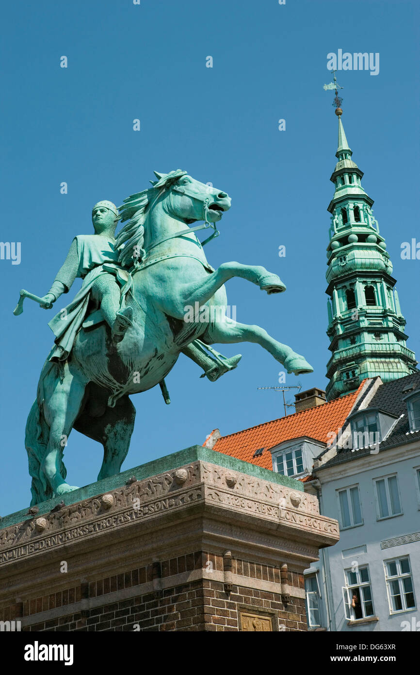 Bishop absalon founder copenhagen hi-res stock photography and images ...