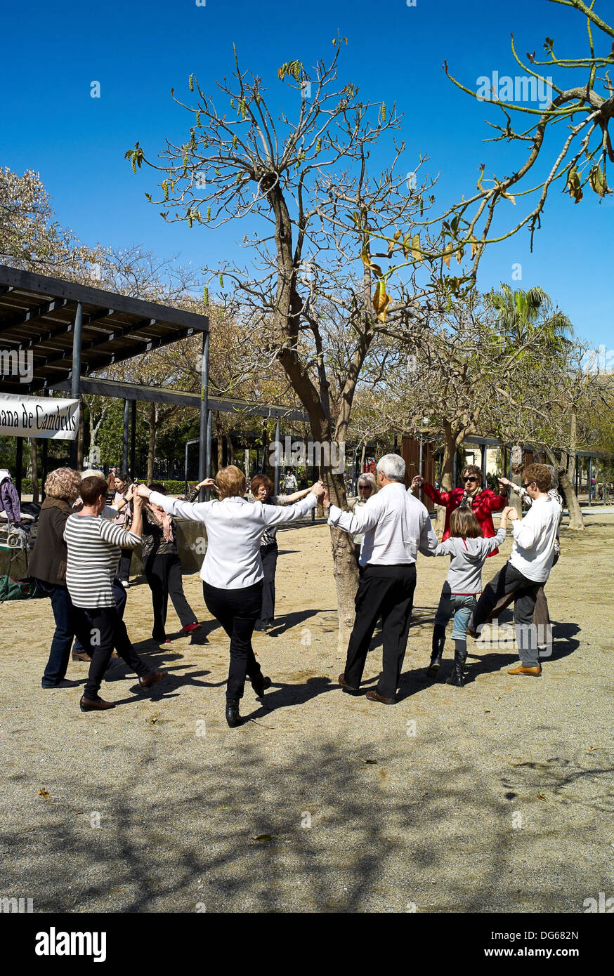 Sardanas hi-res stock photography and images - Alamy