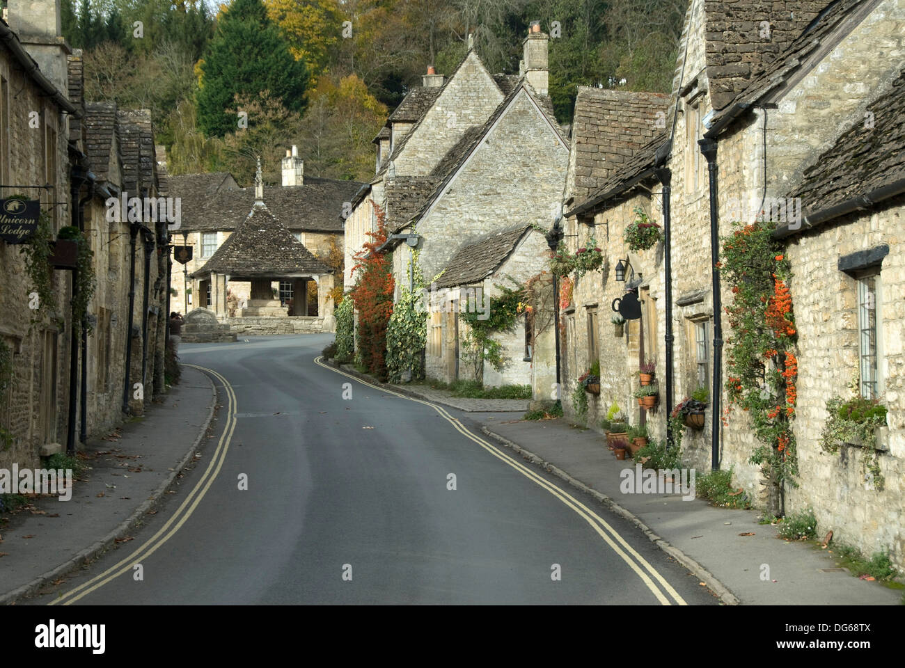 Thru street hi-res stock photography and images - Alamy