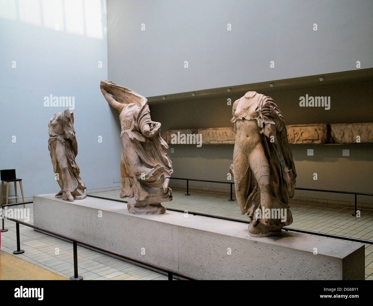 Without heads hi-res stock photography and images - Alamy