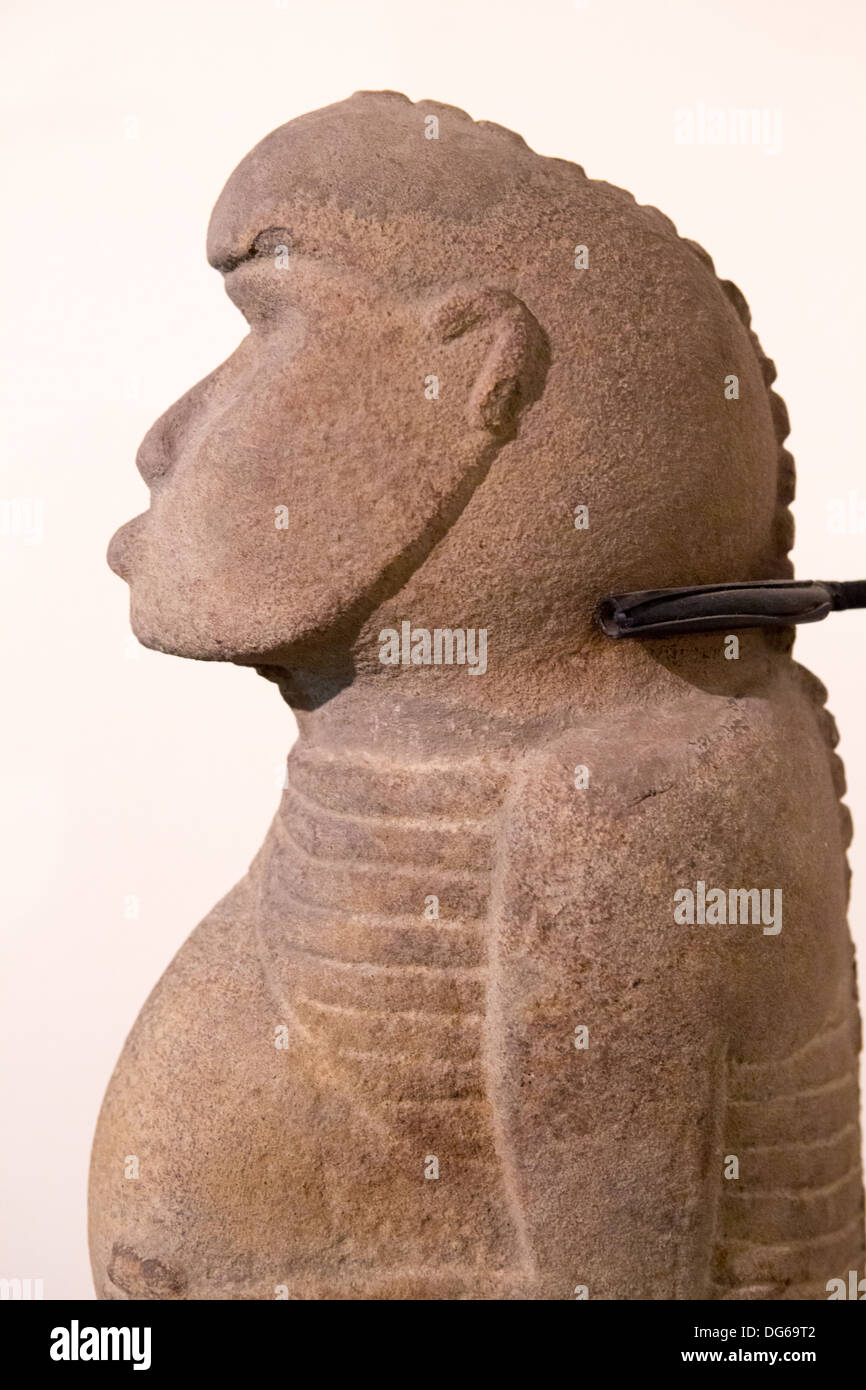 Mayan head sculpture sculpture head hi-res stock photography and images ...