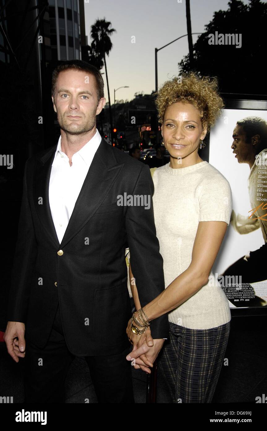 Garret dillahunt and michelle hurd hi-res stock photography and images ...
