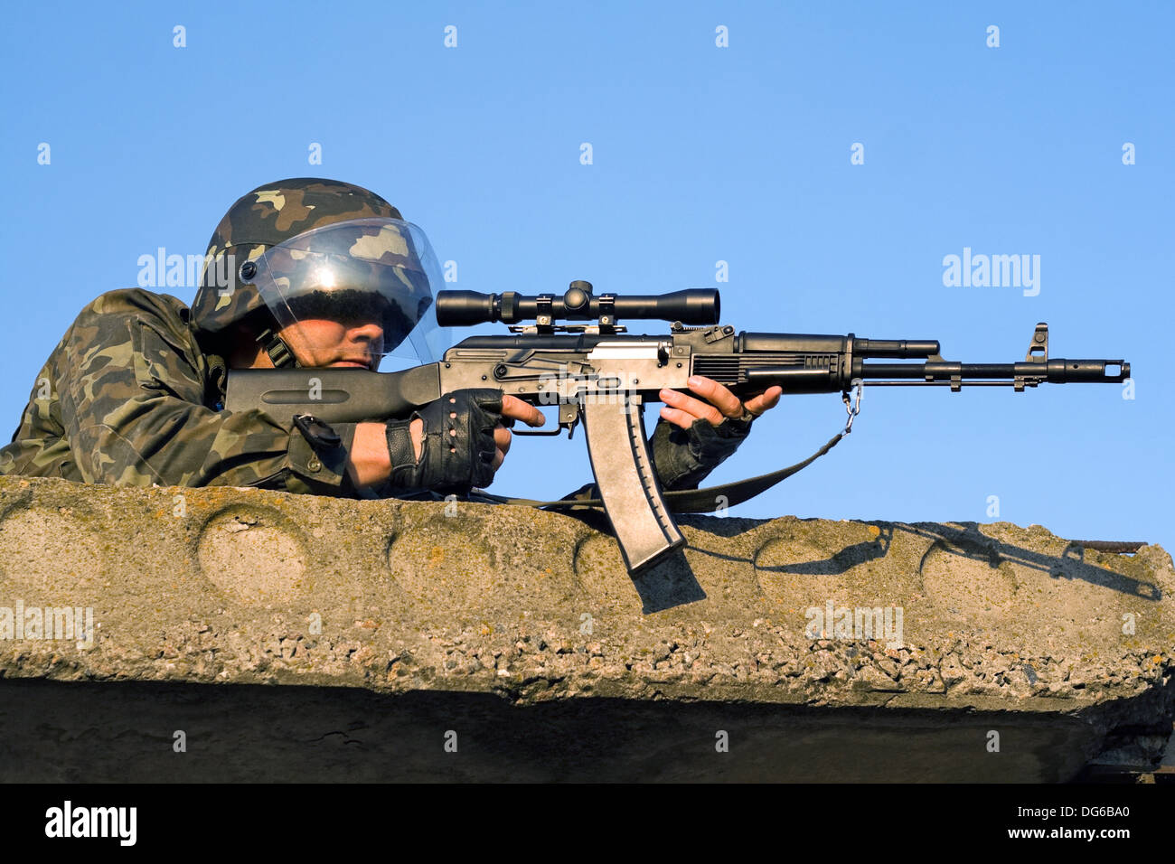 Sniper with machine gun waiting in ambush Stock Photo - Alamy