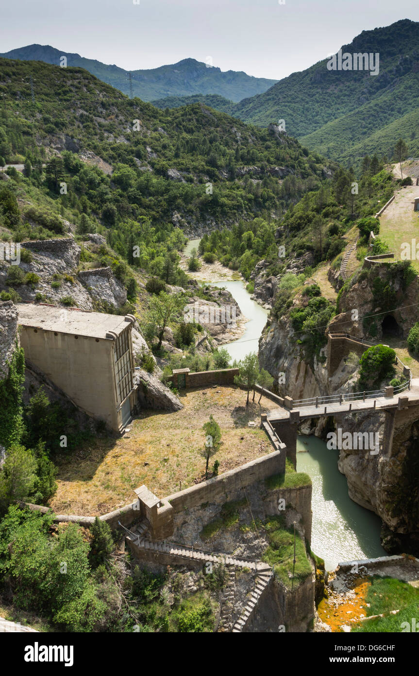 North-West Spain - Embalse de la Peña, dam north of Huesca. Looking ...