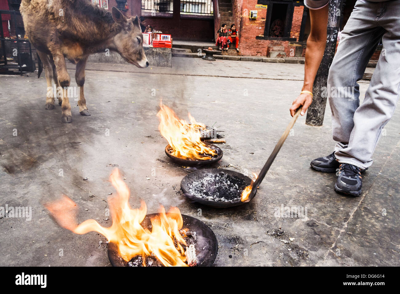 Yajna hi-res stock photography and images - Alamy