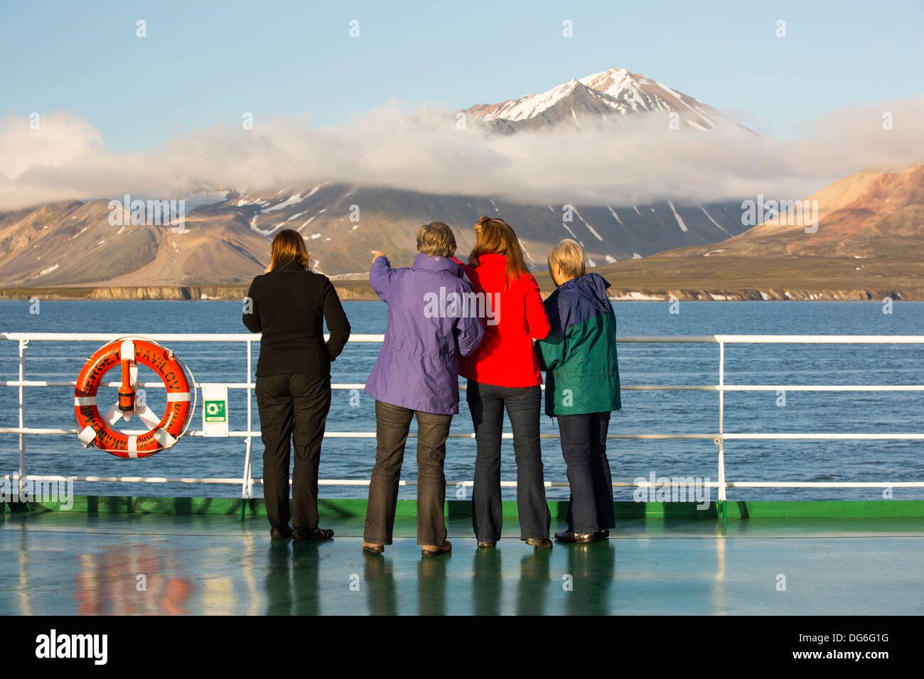 The Russian research vessel, AkademiK Sergey Vavilov an ice ...