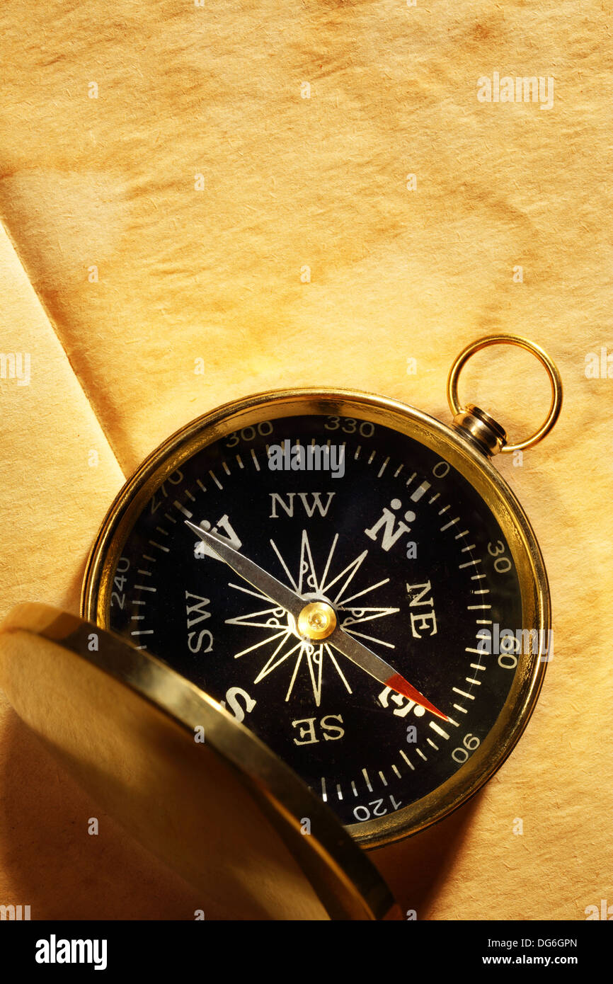 Vintage compass on blank yellowed paper Stock Photo - Alamy