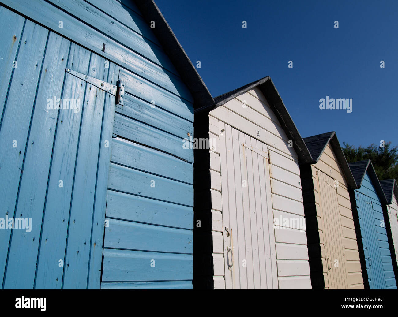 Cornwall beach huts hi-res stock photography and images - Alamy