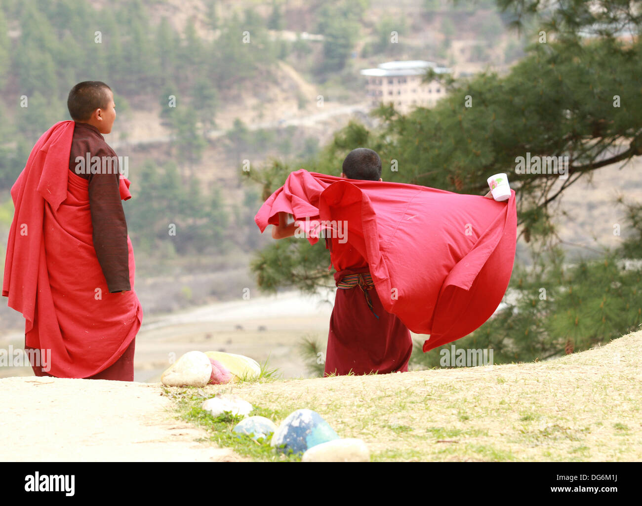 Buddist monks bhutan hi-res stock photography and images - Alamy