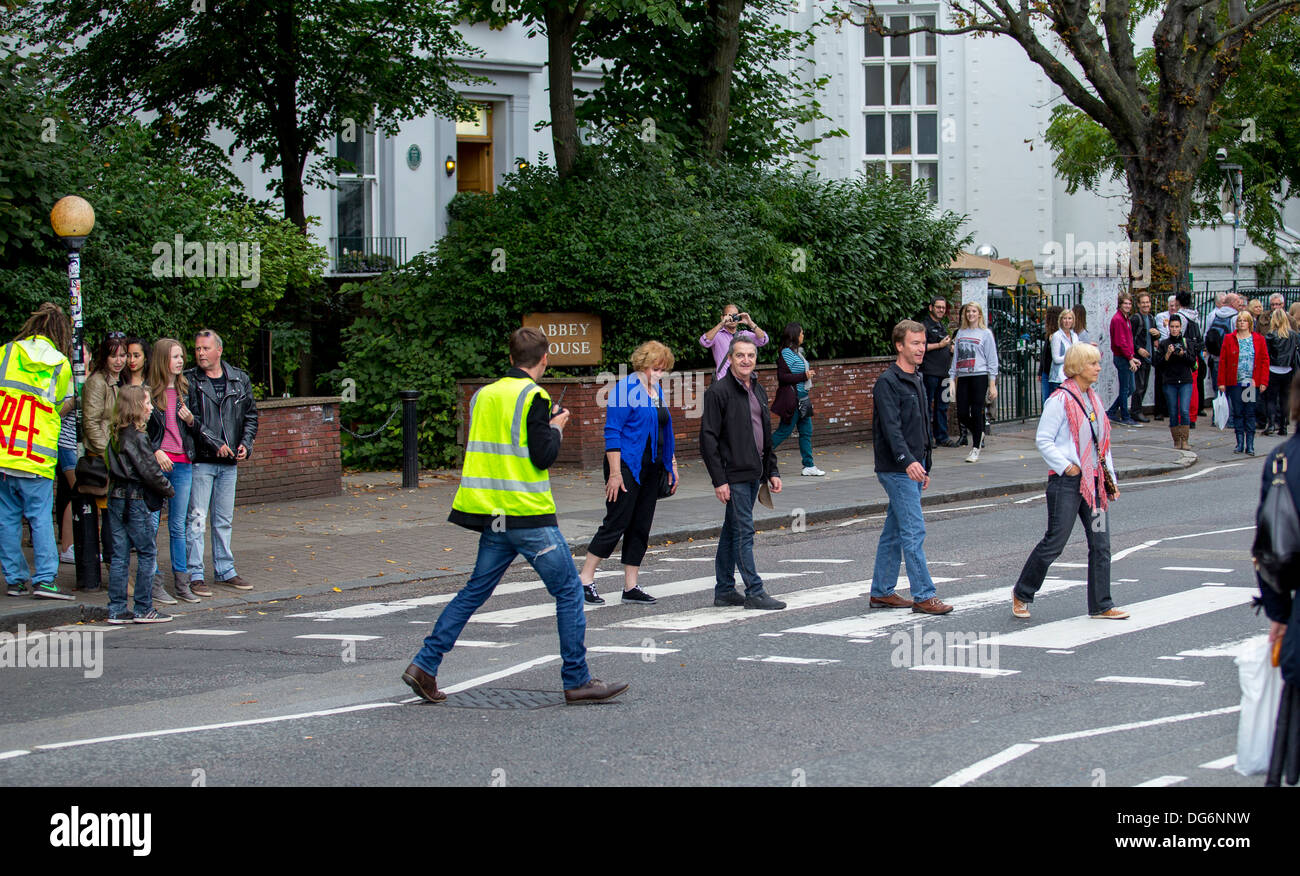 THE BEATLES FANS WALK ON THE CROSS WALK ON ABBEY ROAD Stock Photo - Alamy