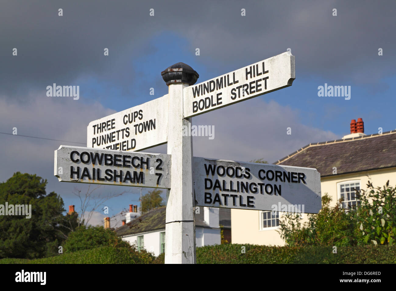 Village road sign hi-res stock photography and images - Alamy