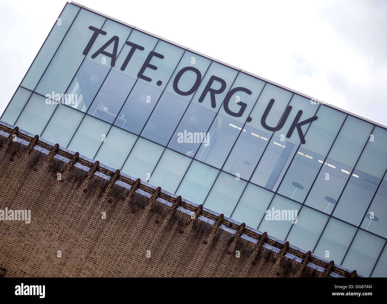 TATE MODERN SIGN Stock Photo - Alamy