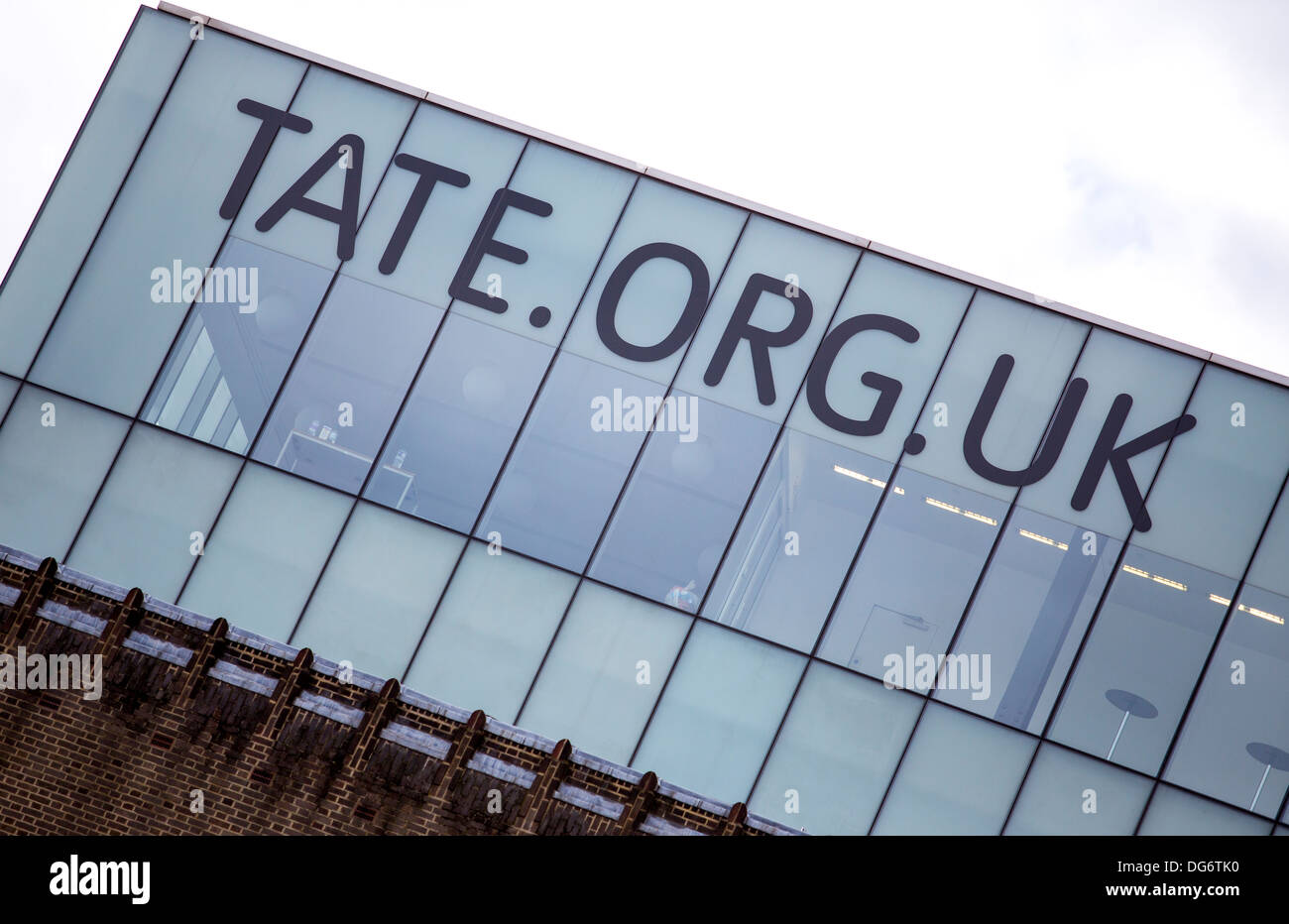 TATE MODERN SIGN Stock Photo - Alamy