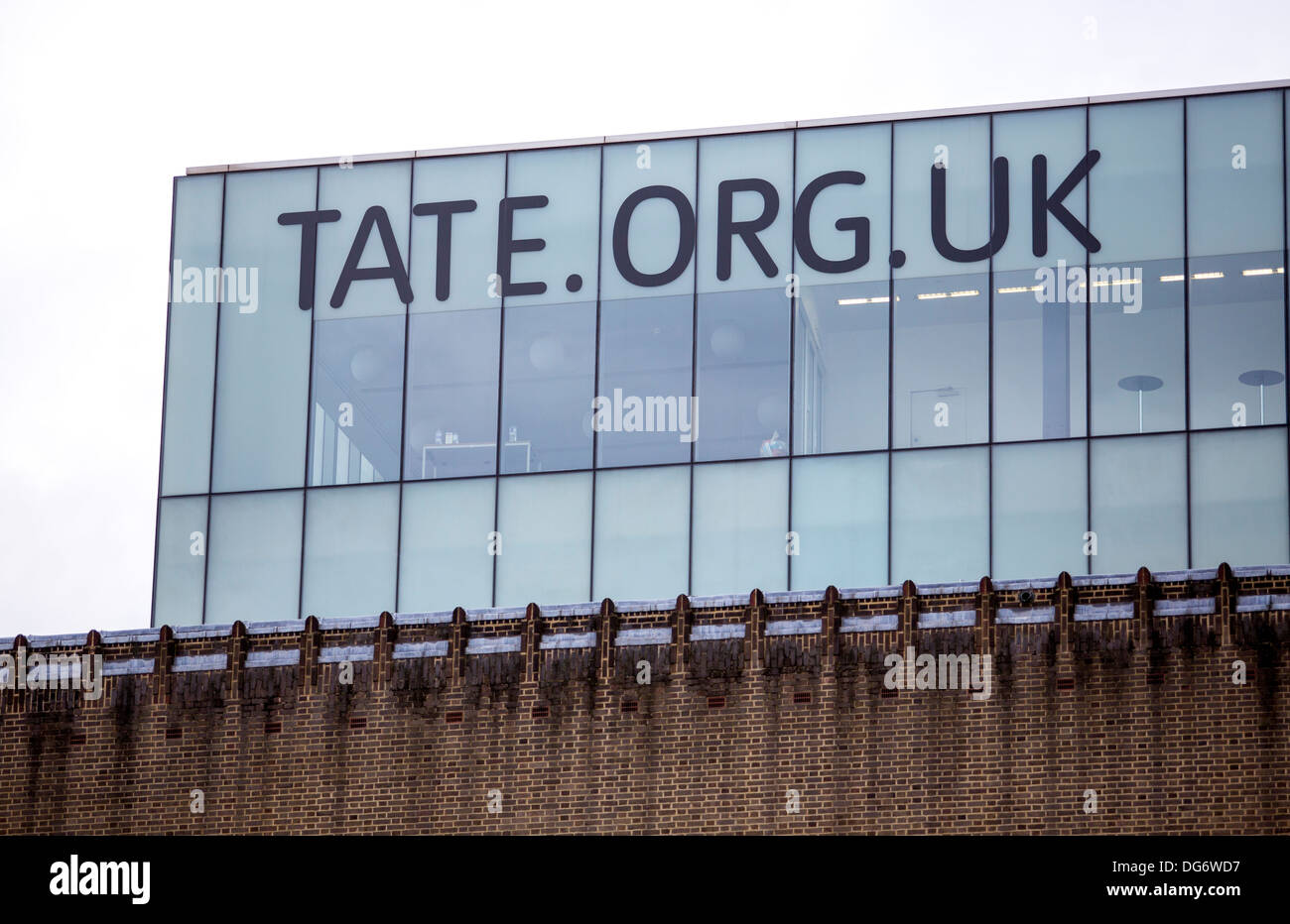TATE MODERN SIGN Stock Photo - Alamy