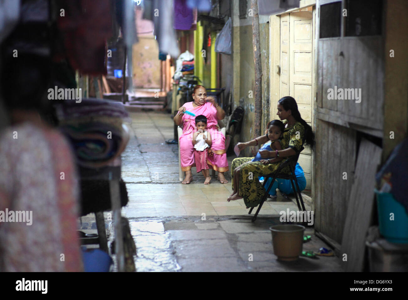Chawl mumbai hi-res stock photography and images - Alamy