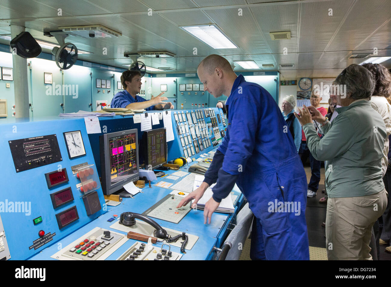 Ship control room hi-res stock photography and images - Alamy