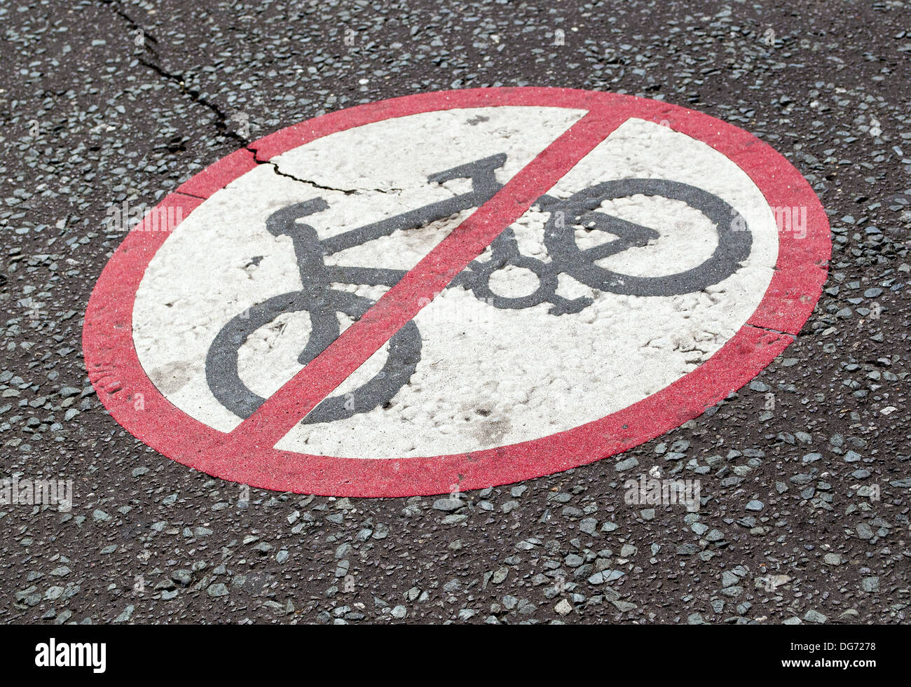 Cycling on the pavement hi-res stock photography and images - Alamy