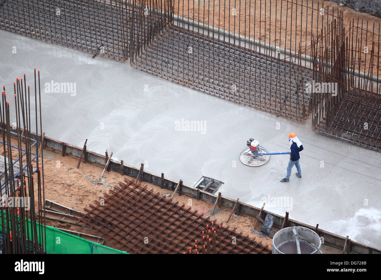 Spreading concrete hi-res stock photography and images - Alamy