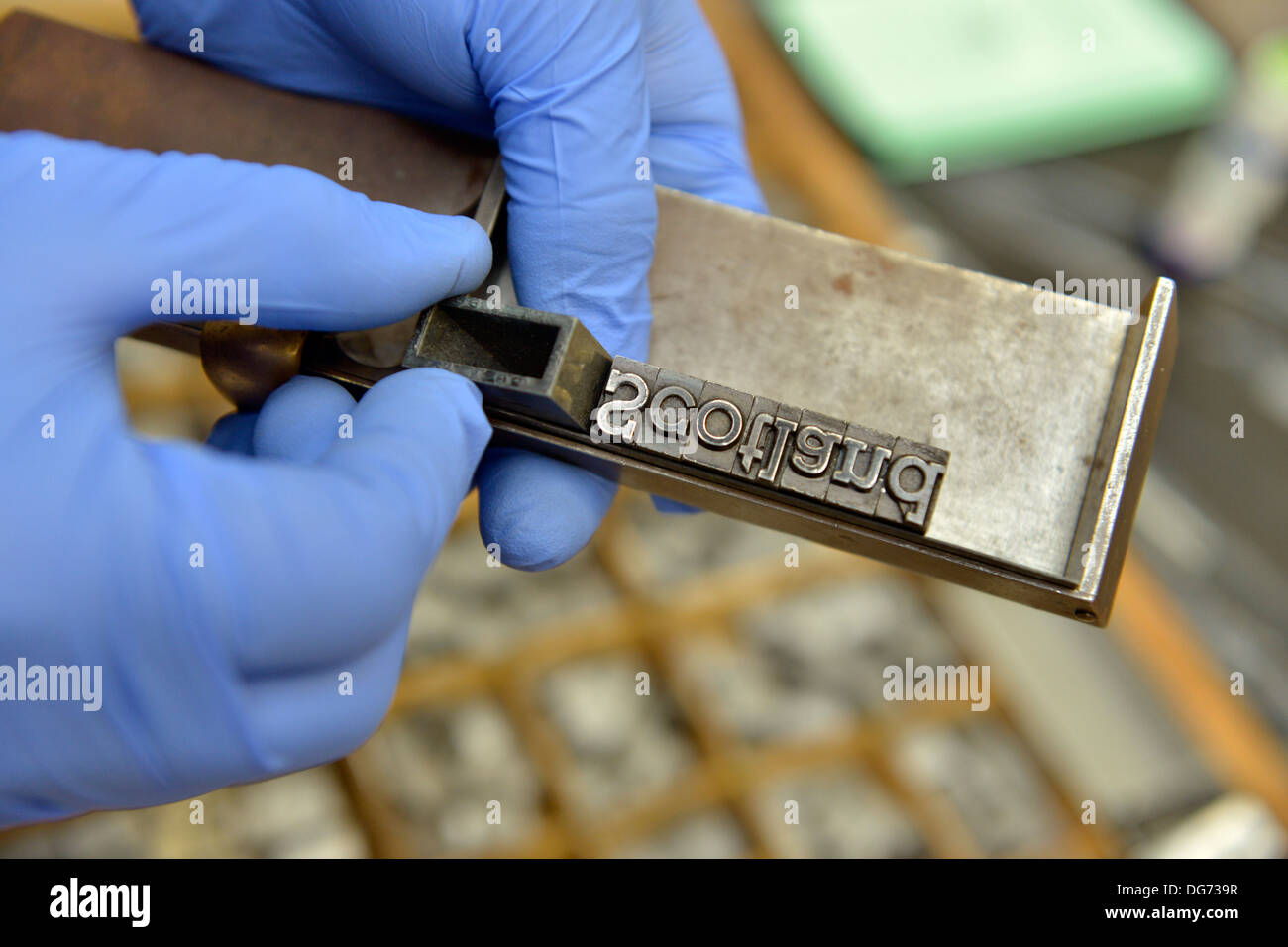 Old fashioned press hi-res stock photography and images - Alamy