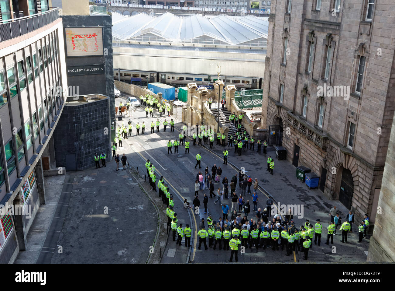 Form of containment hi-res stock photography and images - Alamy