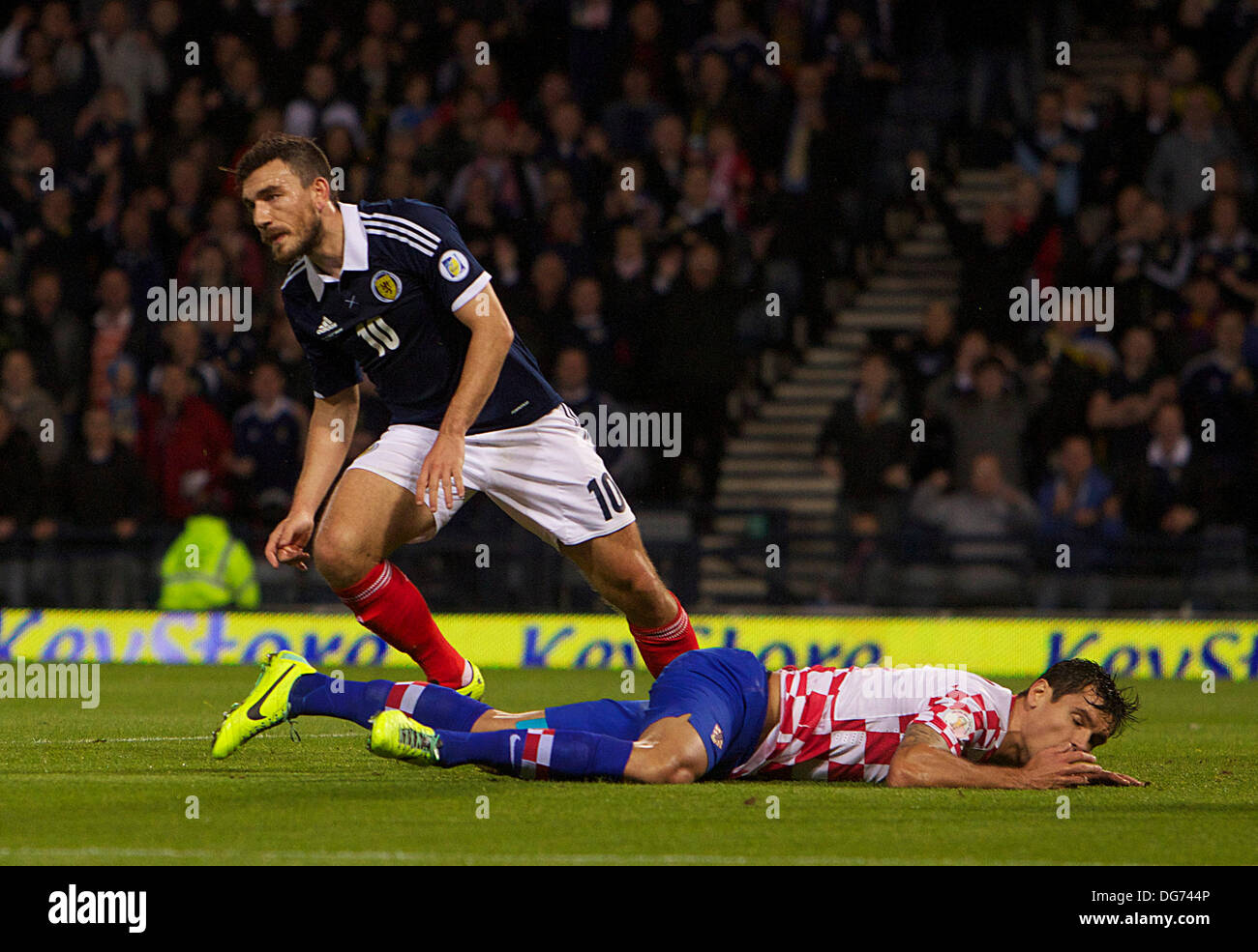 Glasgow, Scotland ROBERT SNODGRASS celebrates after he scores the ...