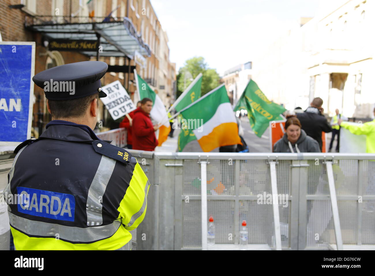 Dublin, Ireland. 15th October 2013. A Garda officer (police officer ...