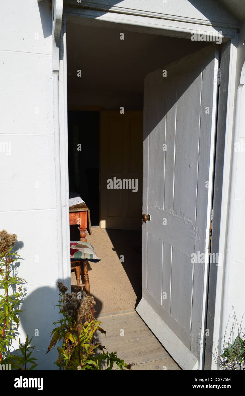 Inviting pretty open door hi-res stock photography and images - Alamy