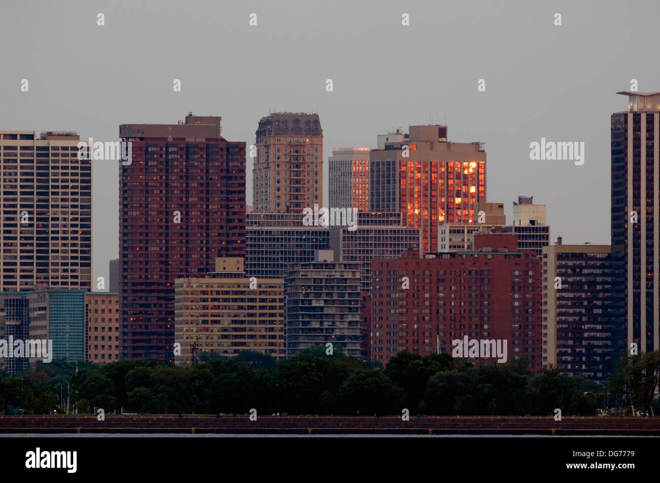 Mid rise building hi-res stock photography and images - Alamy