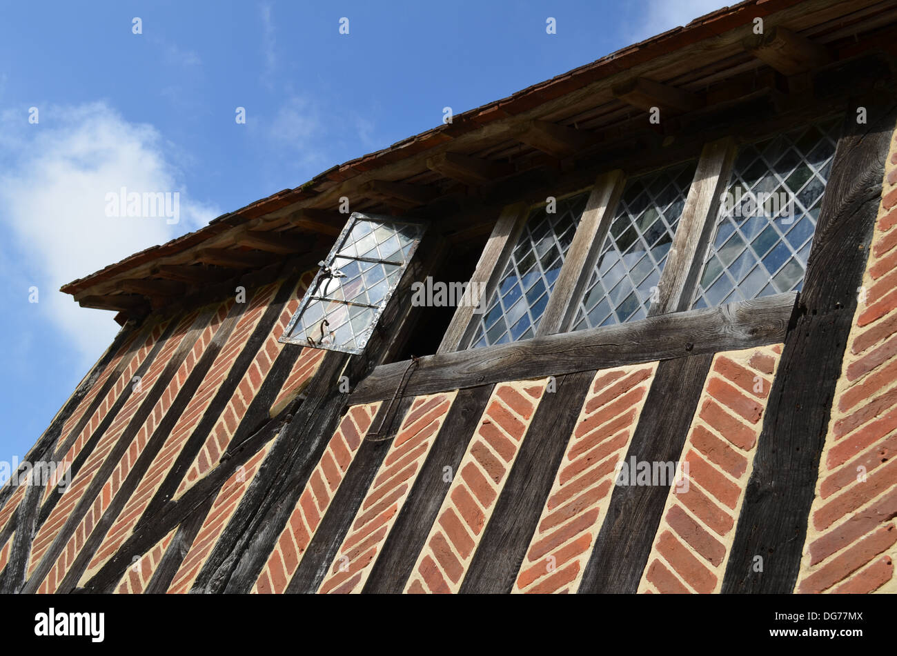 Diamond leaded windows hi-res stock photography and images - Alamy