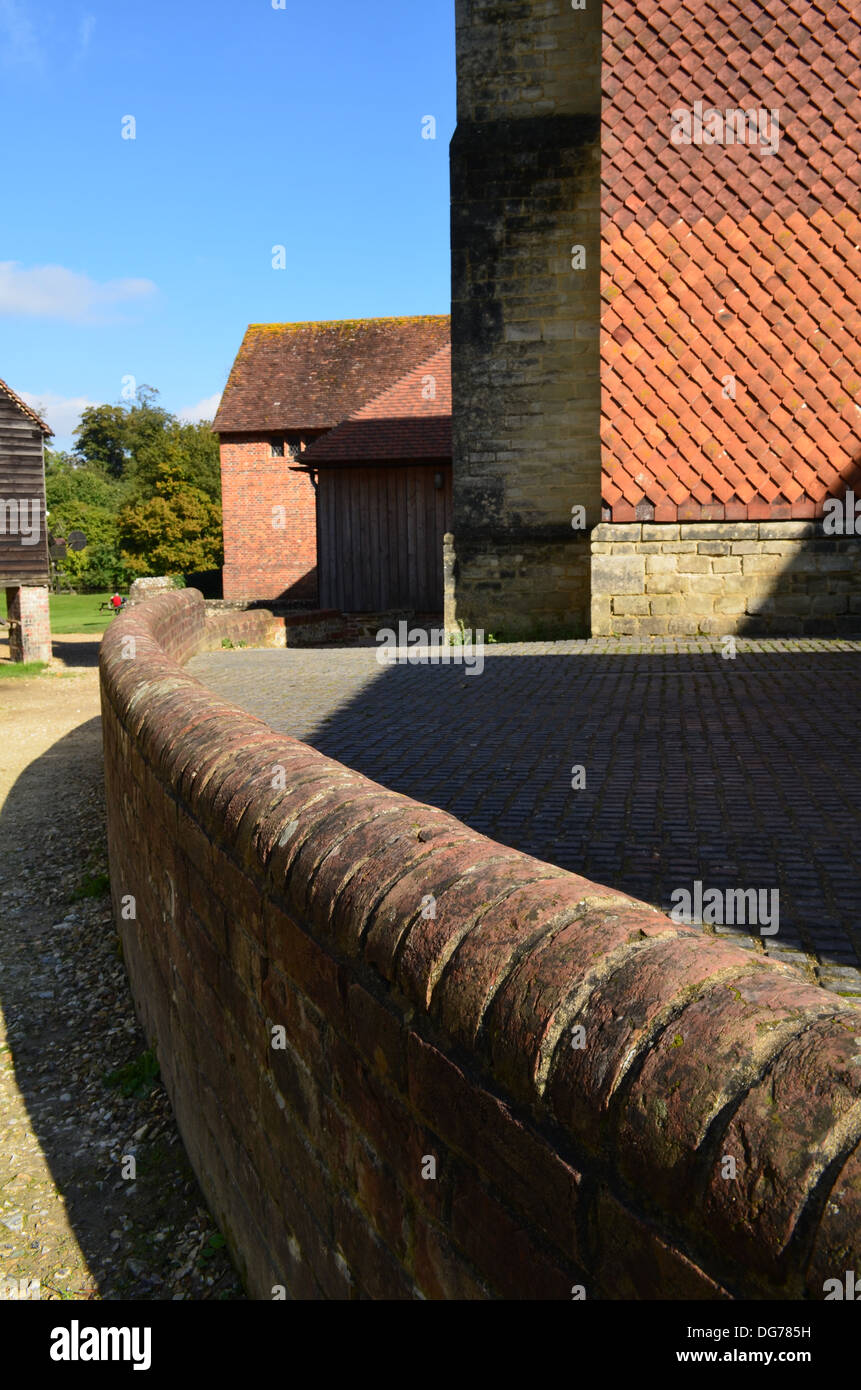 Curved brick wall hi-res stock photography and images - Alamy