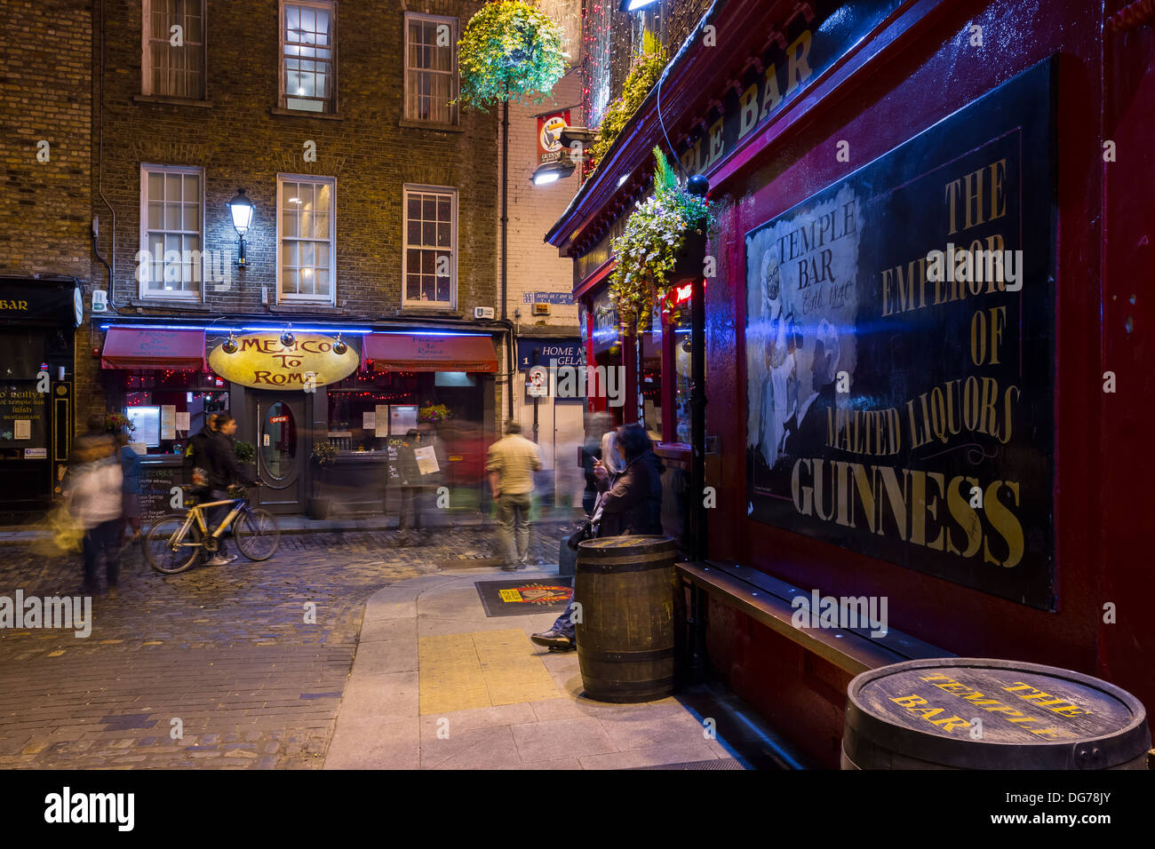 Temple Bar street in Dublin city centre Stock Photo - Alamy