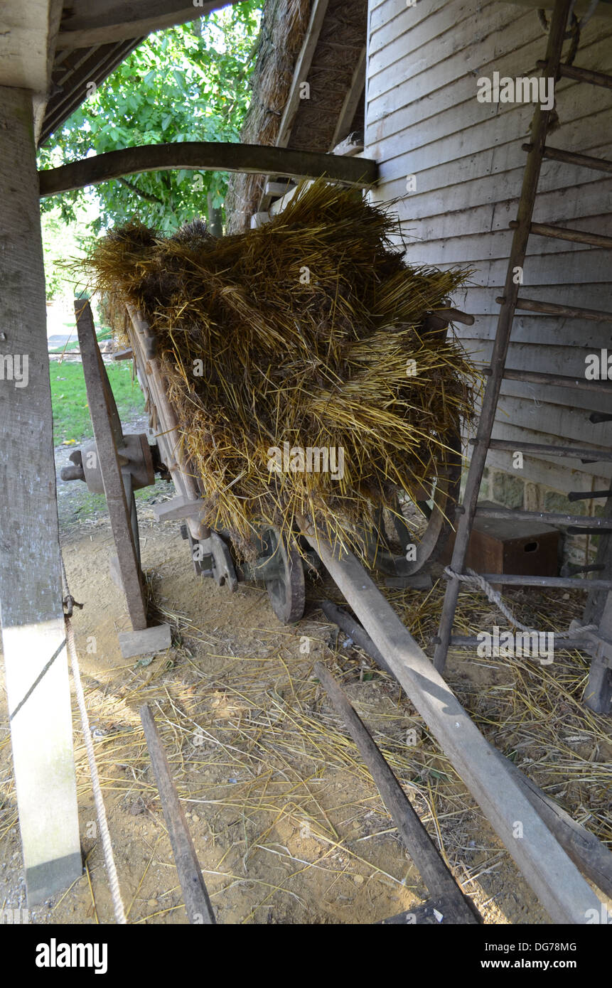 Horse cart farm hay hi-res stock photography and images - Alamy