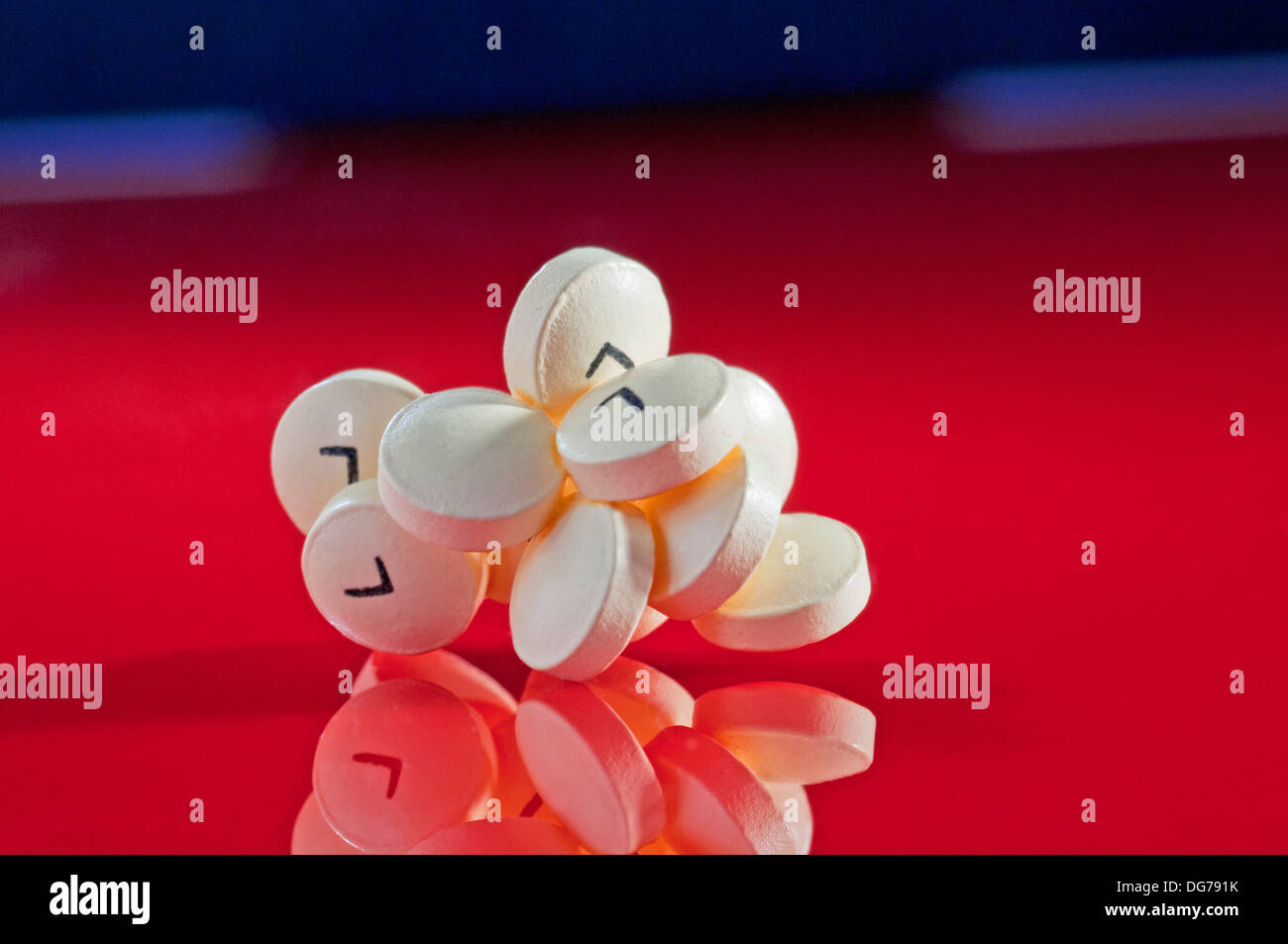 Aspirin 81 mg hi-res stock photography and images - Alamy