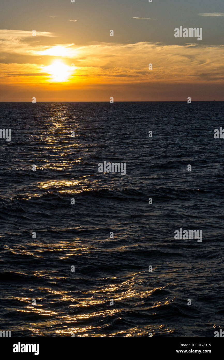 Sun on the water hi-res stock photography and images - Alamy