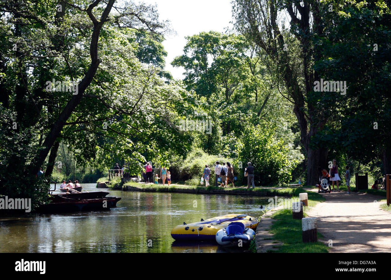 Guildford wey river hi-res stock photography and images - Alamy